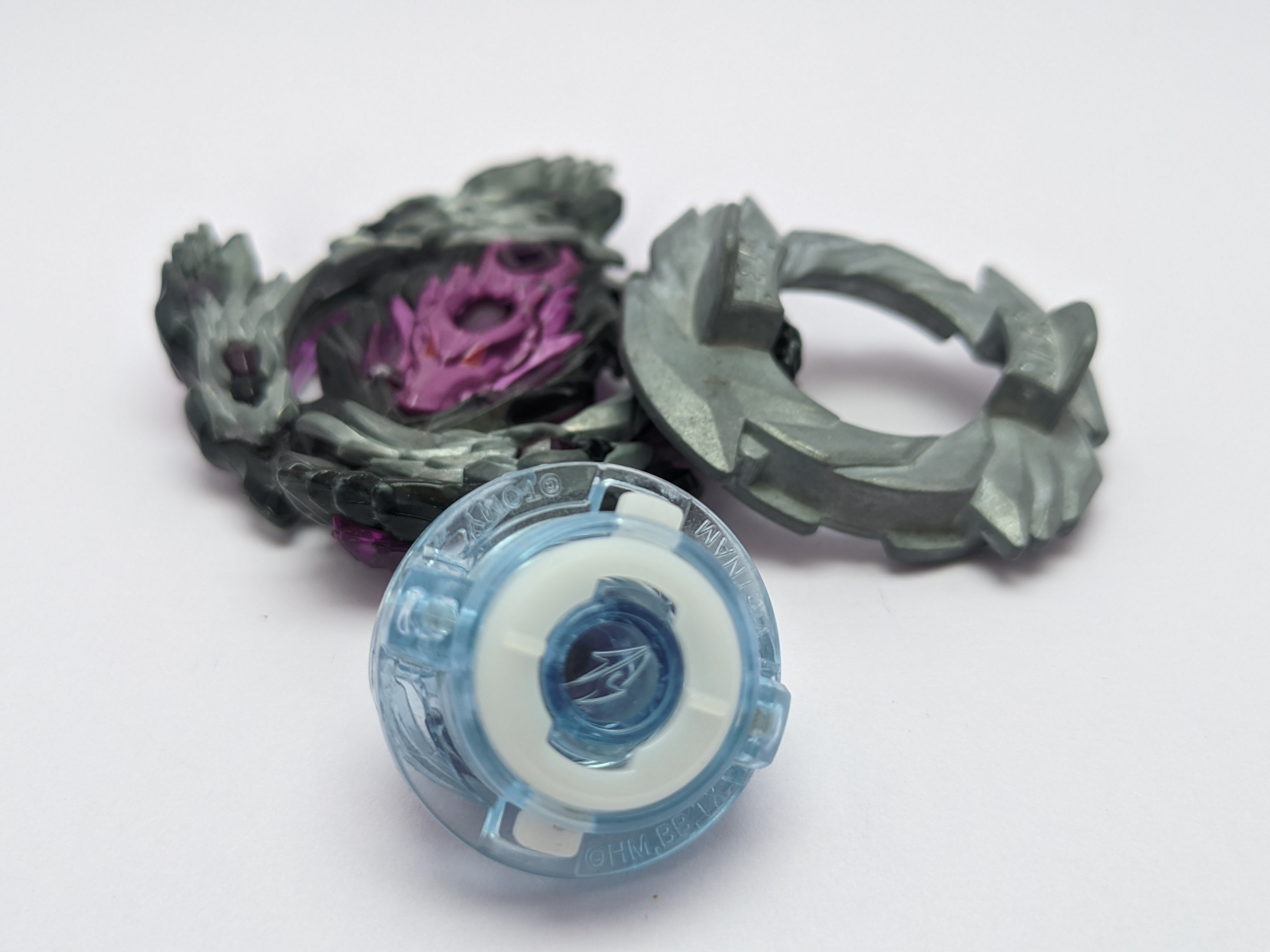 TAKARA TOMY - Bloody Luinor [Black] - Beyblade Burst – Red Eye Merch