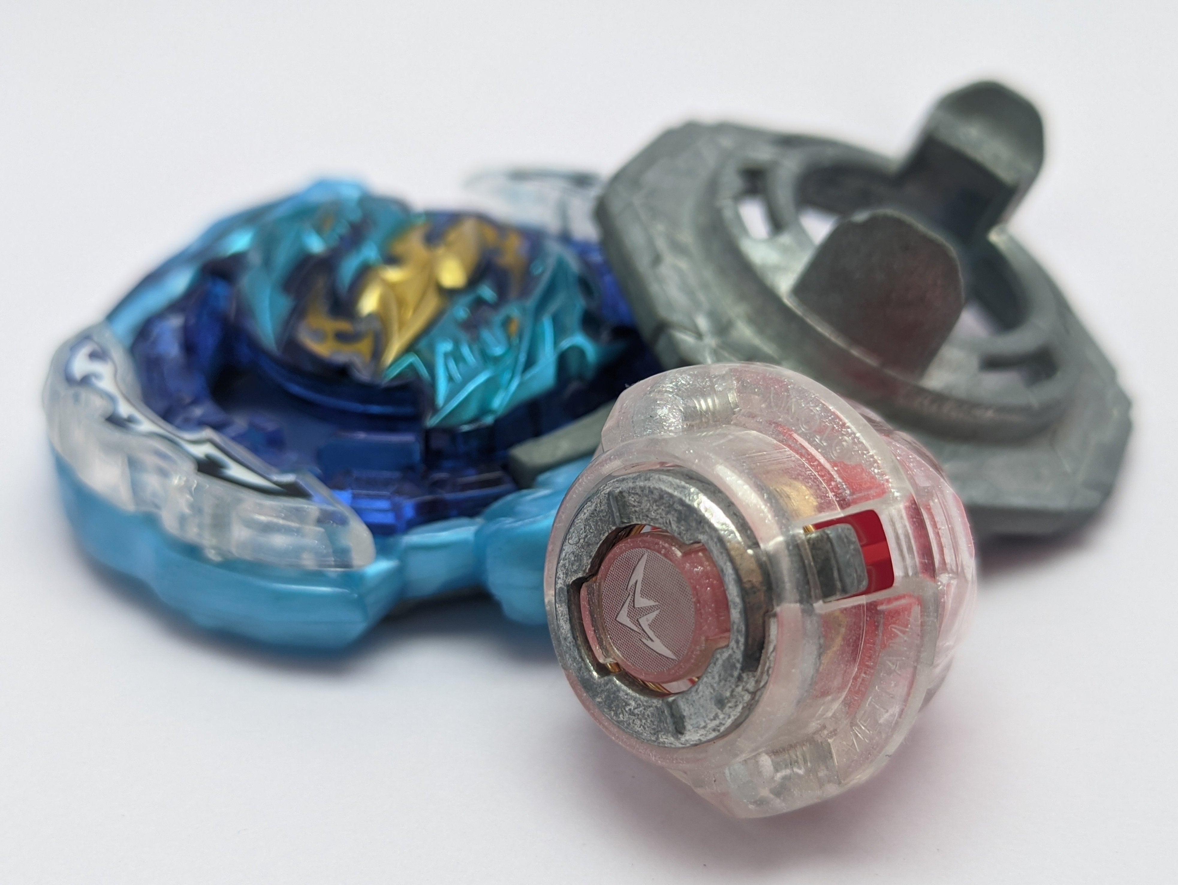 TAKARA TOMY Cyclone Ragnaruk [Blue] Beyblade Burst – Red Eye Merch